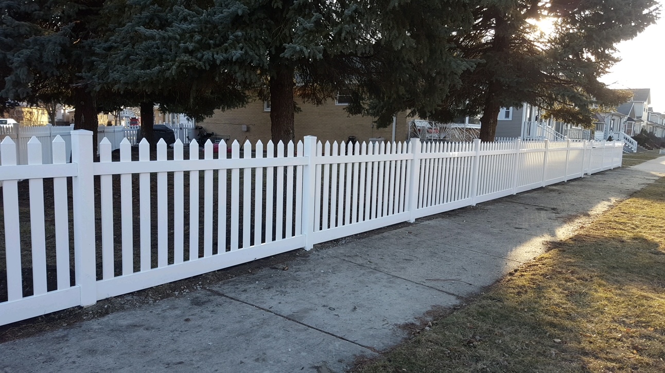 Picket Fences in Chicago - Installation & Repair